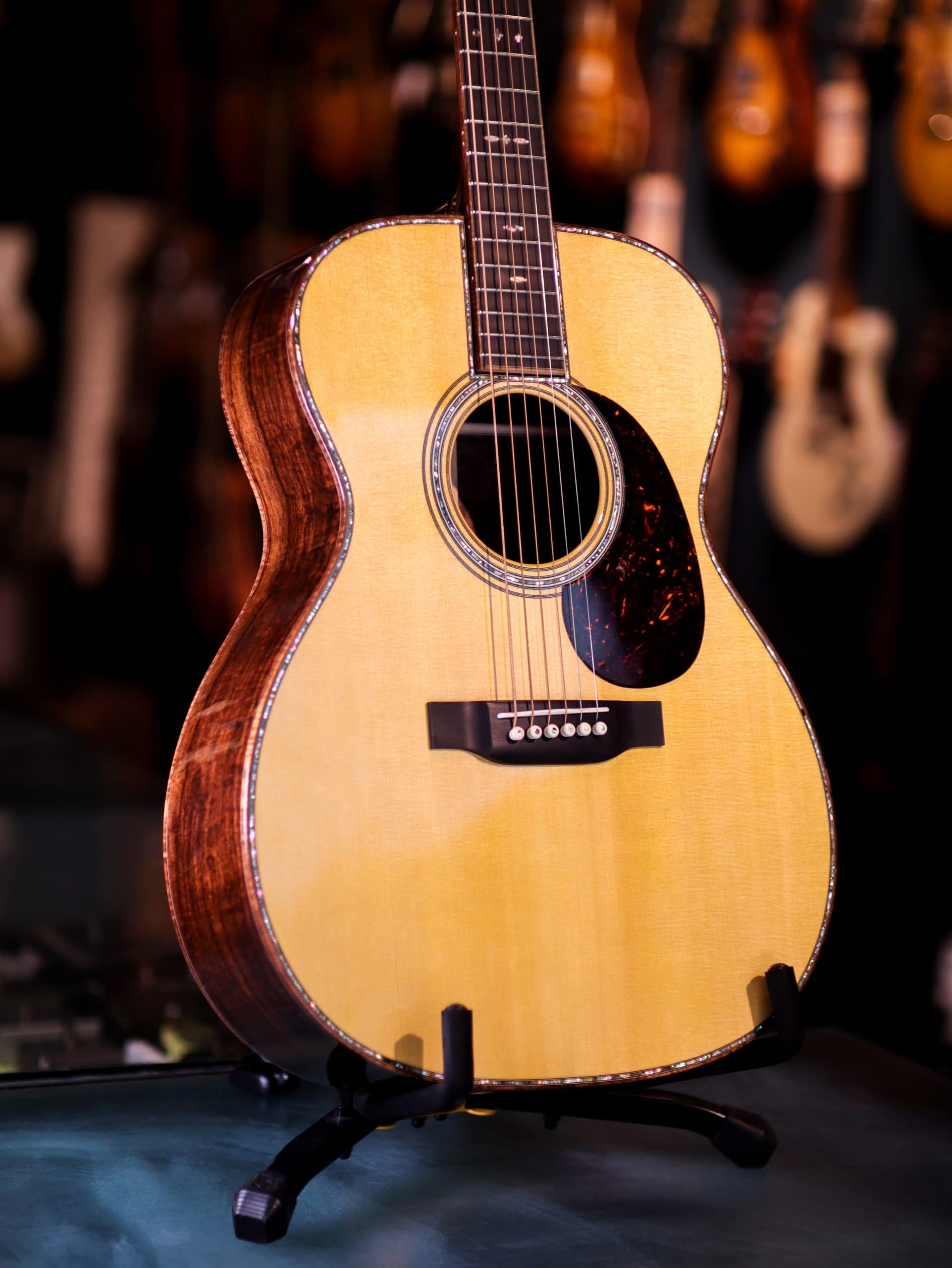 MARTIN & CO - Kauffmann's Guitar Store